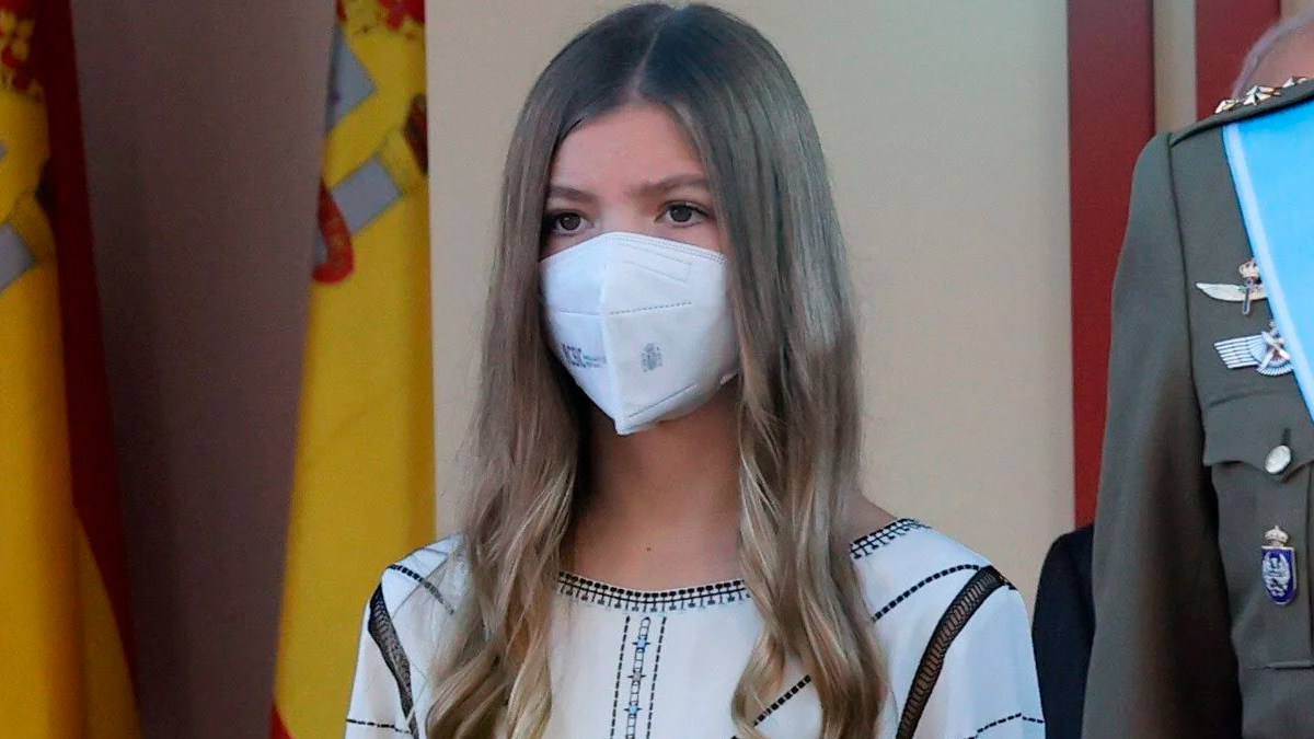 Infanta Sofia in her first official act looked fresh and youthful