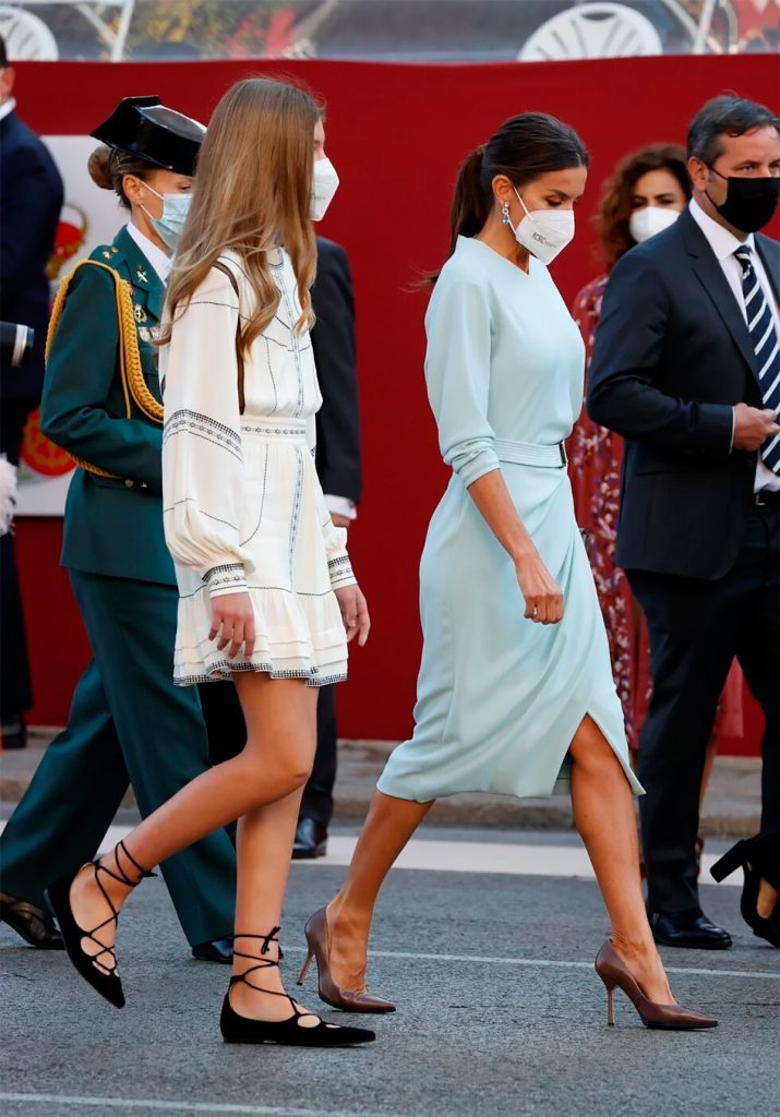 Infanta Sofia in her first official act looked fresh and youthful