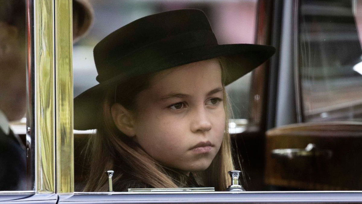 Princess charlotte crying at funeral? (PHOTOS)