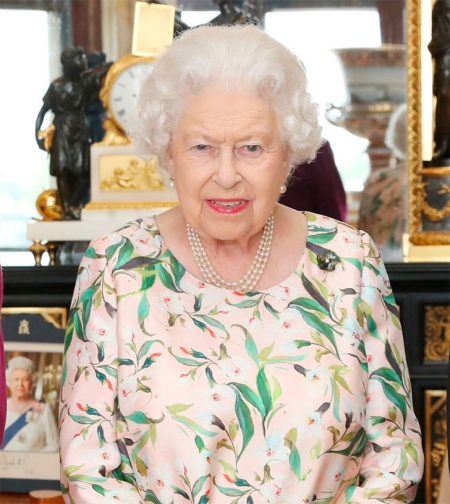 The moment Obama gift to Queen Elizabeth II