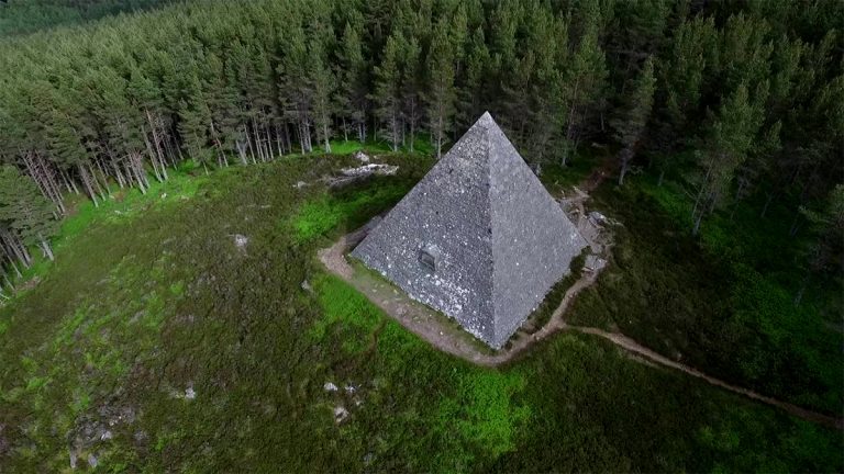 Why is there a pyramid in the Castle of Balmoral?