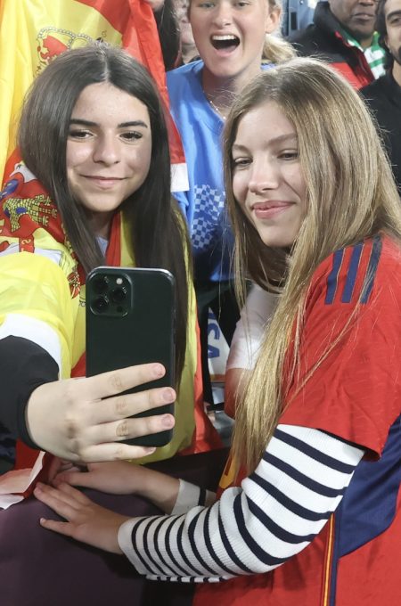 Details of Infanta Sofia's outfit at the Women's World Cup