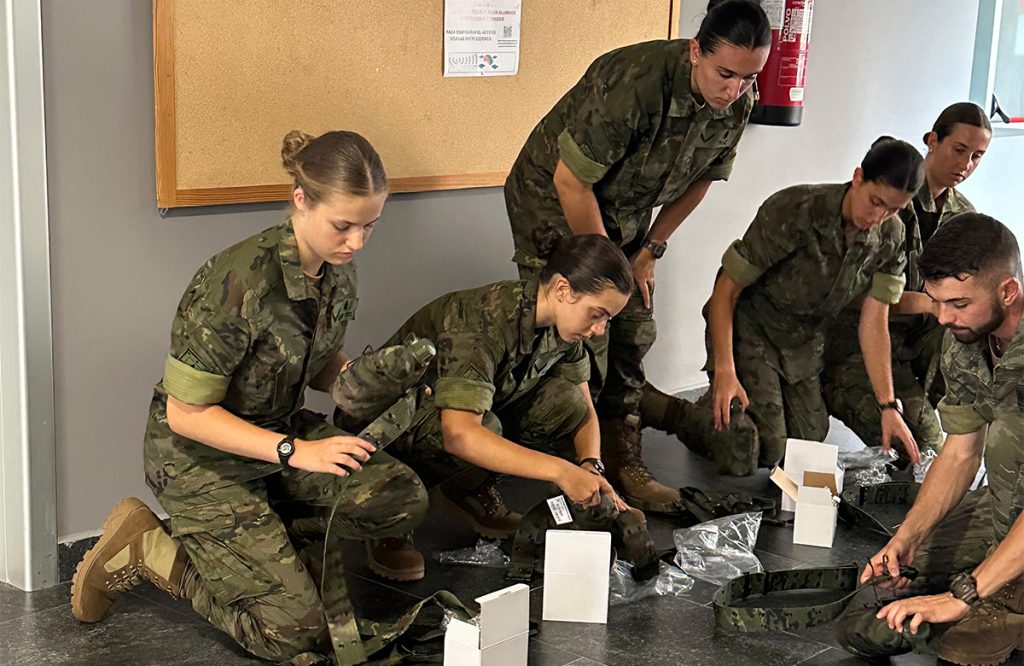 The first PHOTOS of Princess Leonor in military uniform