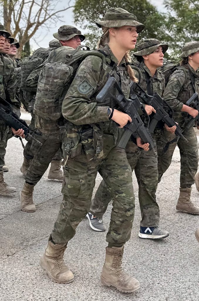 Military Training: PHOTOS of Princess Leonor with a rifle