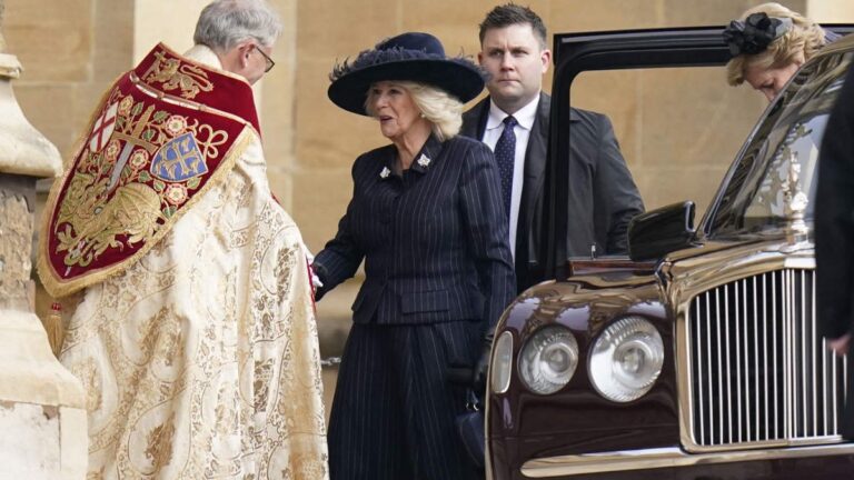 Does Queen Camilla smoke? How long did she keep the vice?
