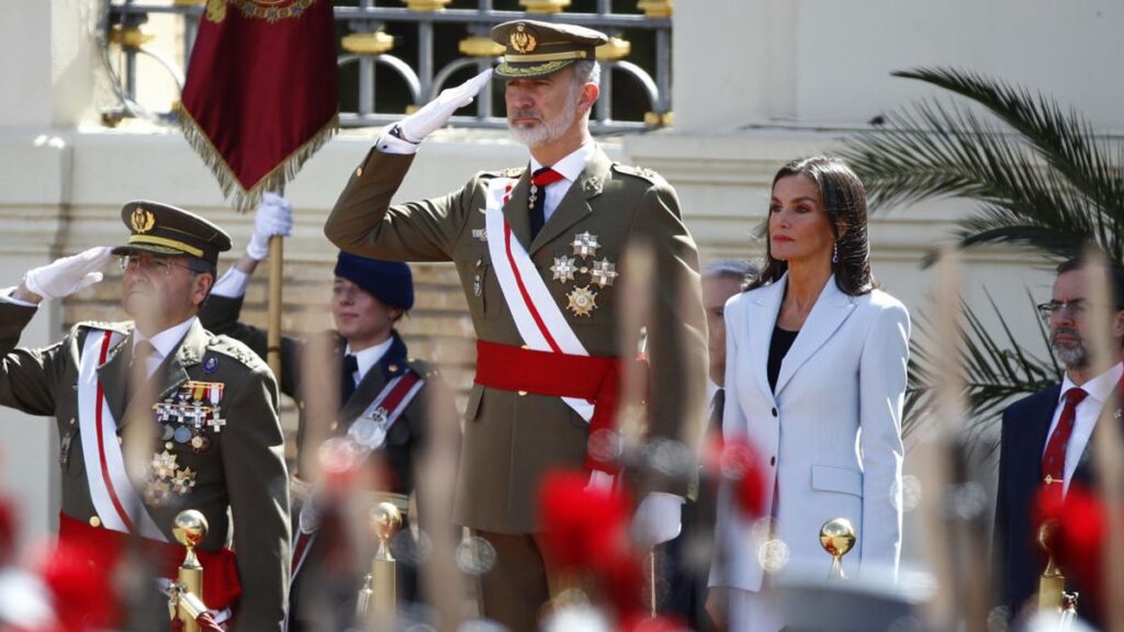 Queen Letizia's outfit at the oath of allegiance of Felipe VI