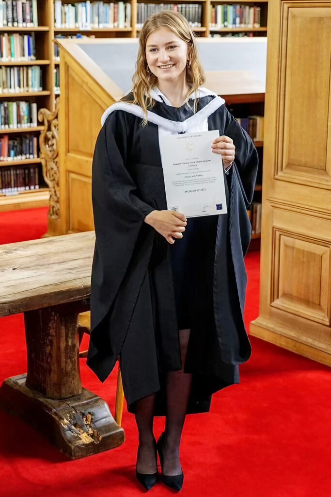 Princess Elisabeth's graduation: Mathilde and Eleonore's style