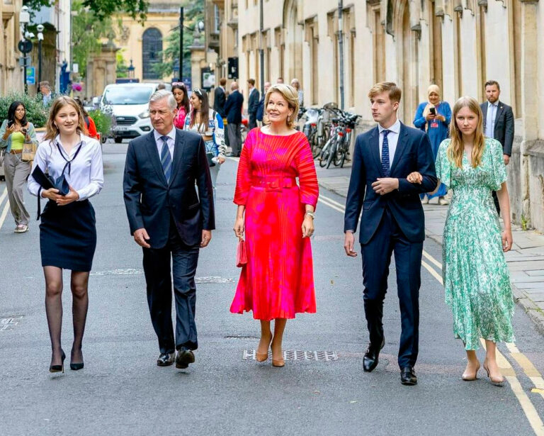 Princess Elisabeth's graduation: Mathilde and Eleonore's style