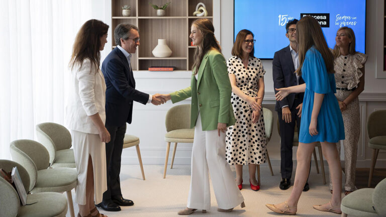 Princess Leonor's green blazer stands out at Princess of Girona Awards ...