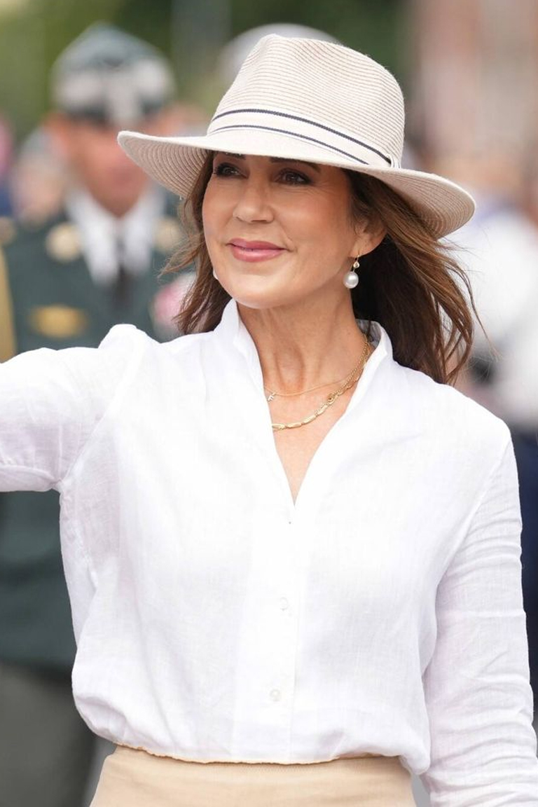 PHOTOS: Queen Mary's Summer Style in Aeroe island