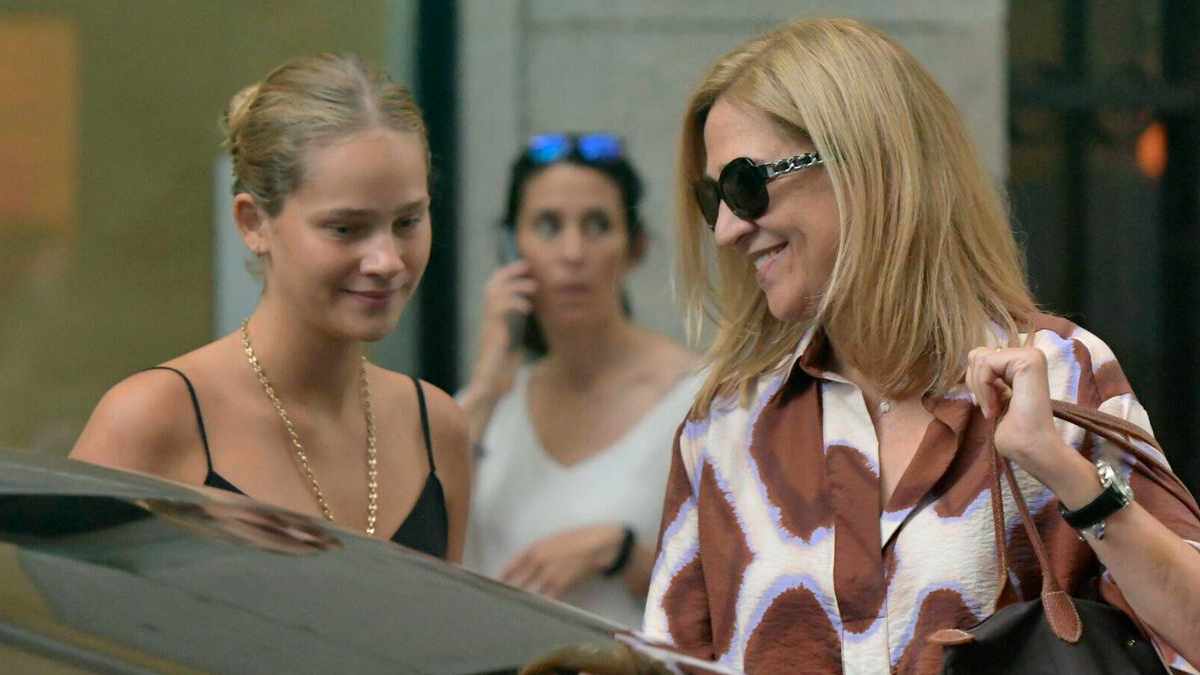PHOTOS: Infanta Cristina and Irene's Outing Before UK Move