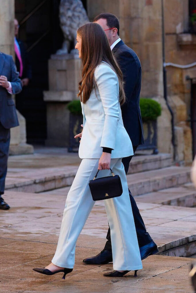 Princess Leonor's style in Oviedo: Blue Suit and Black Accessories