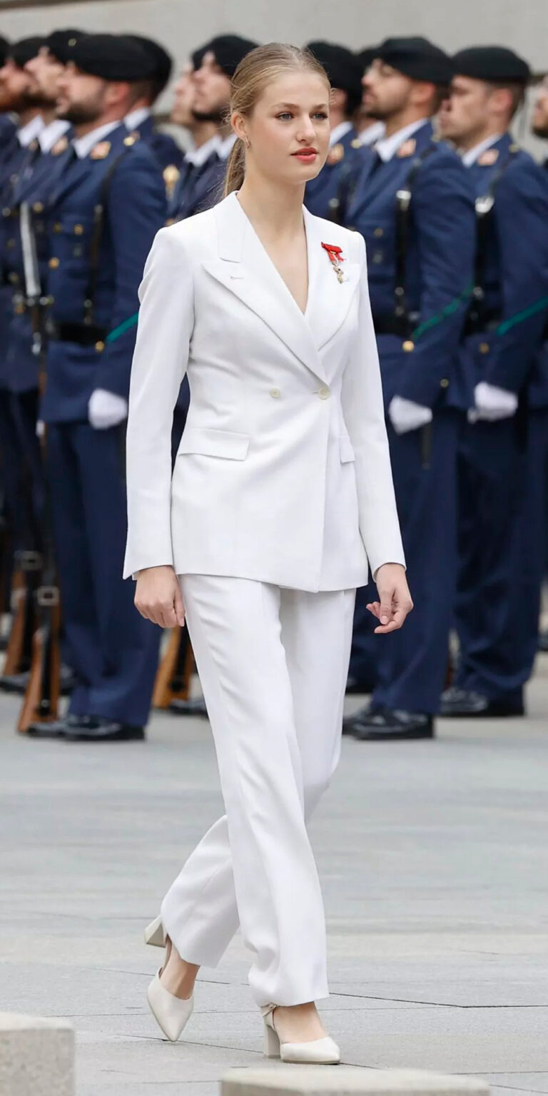 PHOTOS: Infanta Sofia in a White Suit at Her Solo Debut