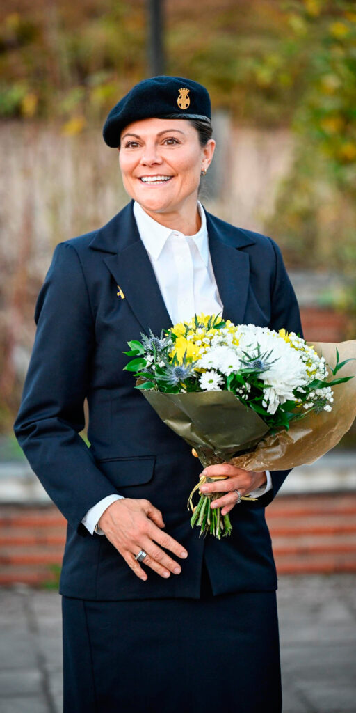 Princess Victoria in Lottas uniform at the Lottakåren's centenary
