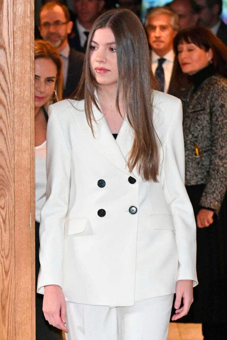 PHOTOS: Infanta Sofia in a White Suit at Her Solo Debut