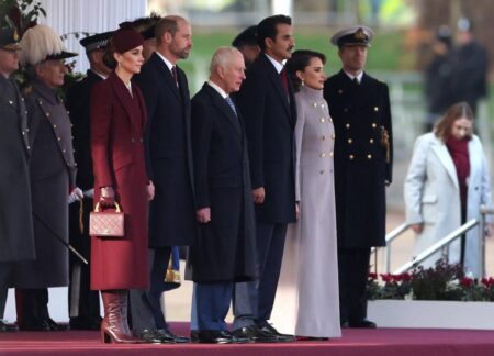 PHOTOS: Kate Middleton receives the Emir of Qatar