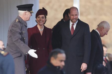 PHOTOS: Kate Middleton receives the Emir of Qatar
