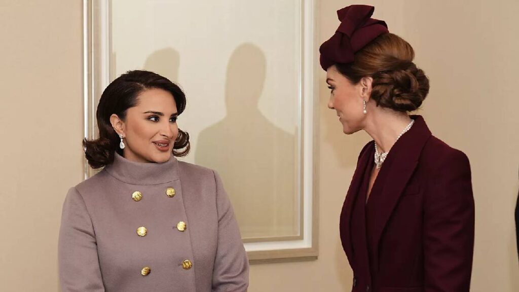 PHOTOS: Kate Middleton receives the Emir of Qatar