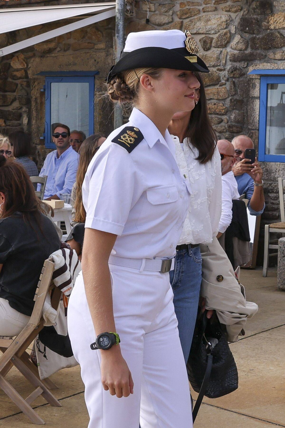 Princess Leonor's Amulet: What object protects her?