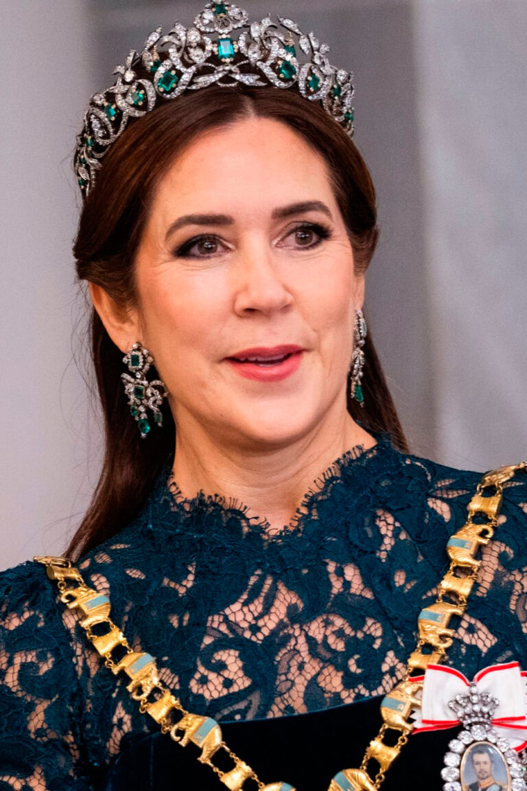 PHOTOS: Queen Mary's style at the New Year's Eve banquet