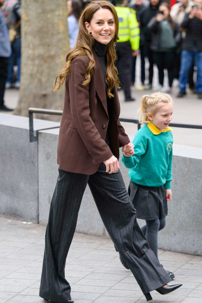 PHOTOS: Kate Middleton Visits National Portrait Gallery