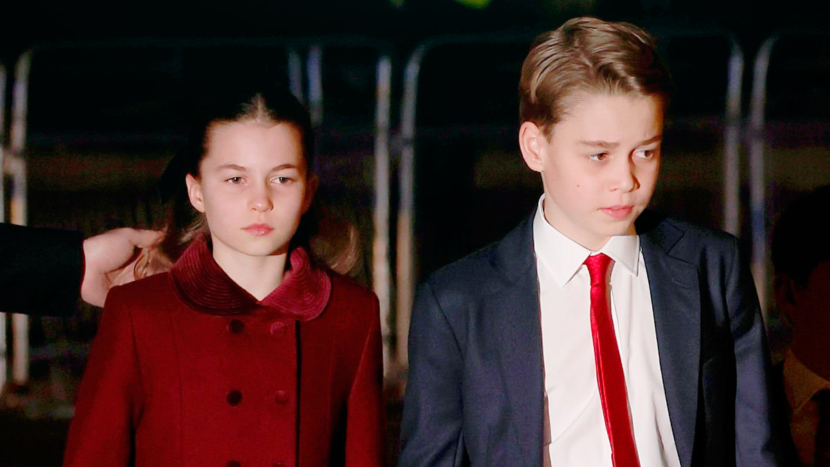 Sweet Moment: Prince George Shields Princess Charlotte