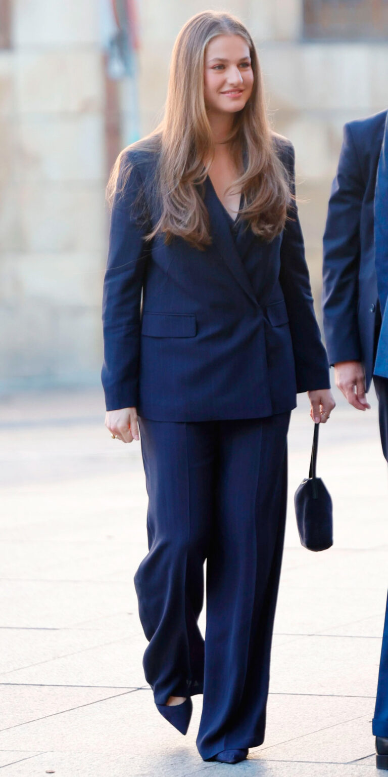 Princess Leonor's Style in Navarra: Navy Blue Suit