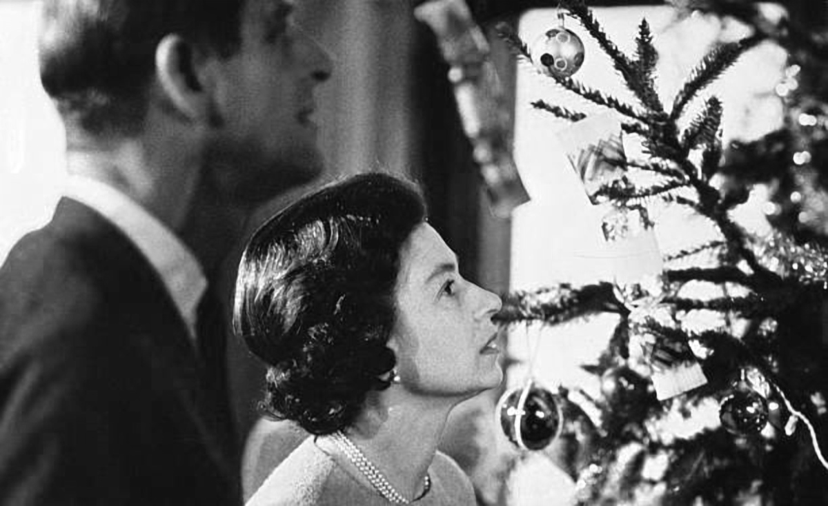Windsor Castle’s Iconic Christmas Tree Shines Again